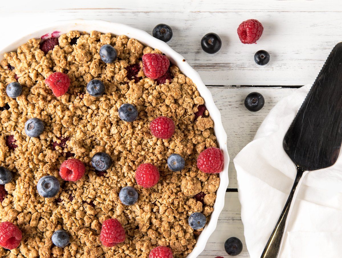 Smuldrepai med epler og bær, glutenfri - Norgesmøllene
